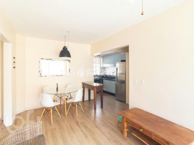 Apartamento com 2 dormitórios em Porto Alegre