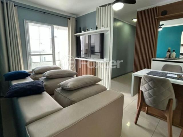 Apartamento com 2 dormitórios em Porto Alegre