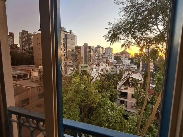 Apartamento com 2 dormitórios em Porto Alegre
