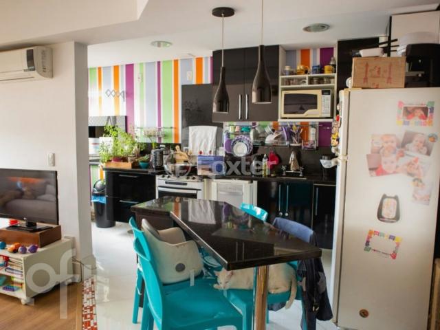 Apartamento com 2 dormitórios em Porto Alegre