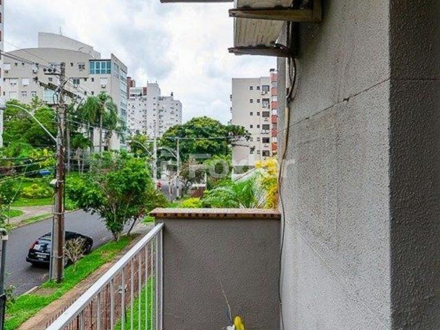 Apartamento com 2 dormitórios em Porto Alegre