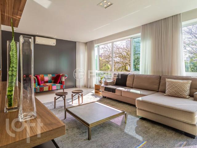 Apartamento com 2 dormitórios em Porto Alegre