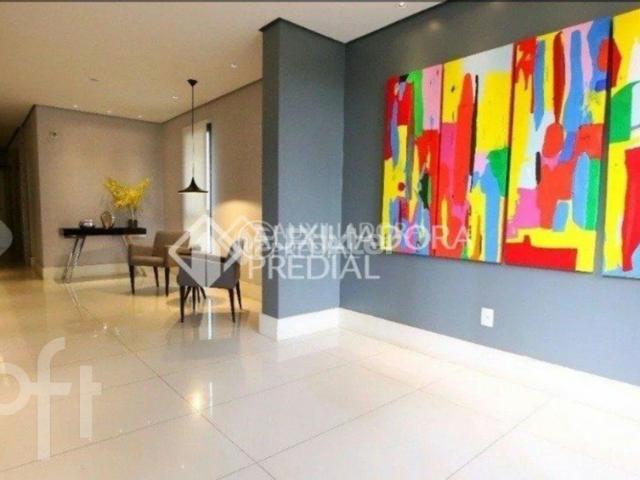 Apartamento com 2 dormitórios em Porto Alegre