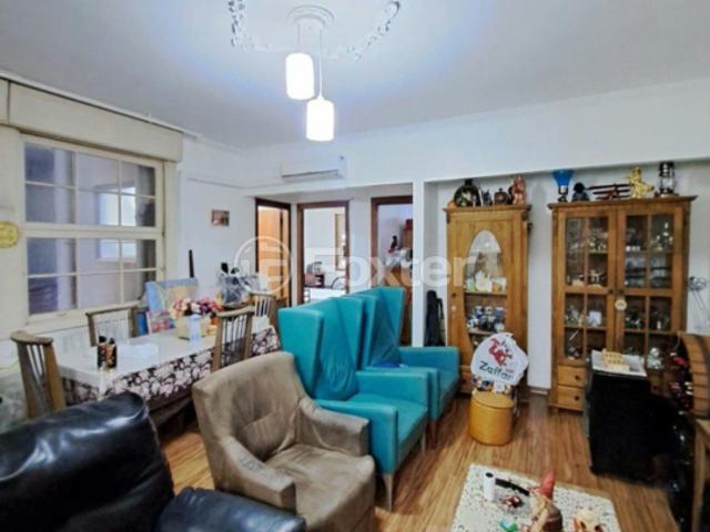 Apartamento com 2 dormitórios em Porto Alegre