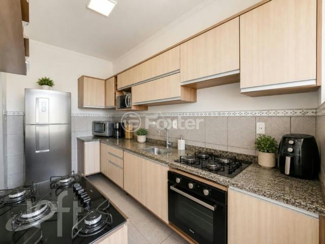 Apartamento com 2 dormitórios em Porto Alegre