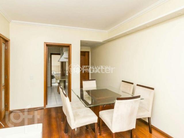 Apartamento com 2 dormitórios em Porto Alegre