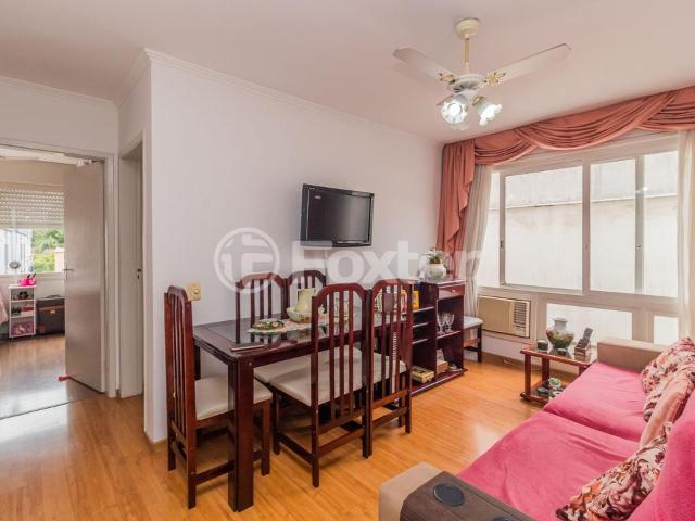 Apartamento com 2 dormitórios em Porto Alegre