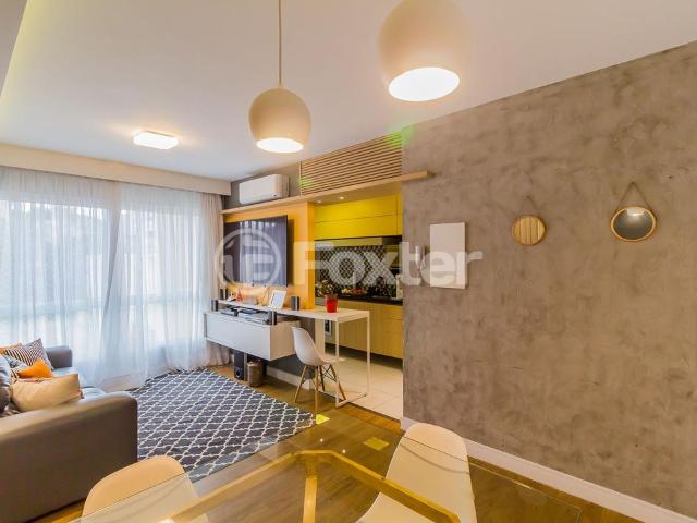 Apartamento com 2 dormitórios em Porto Alegre