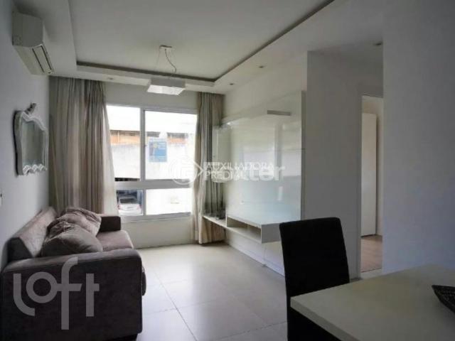 Apartamento com 2 dormitórios em Porto Alegre
