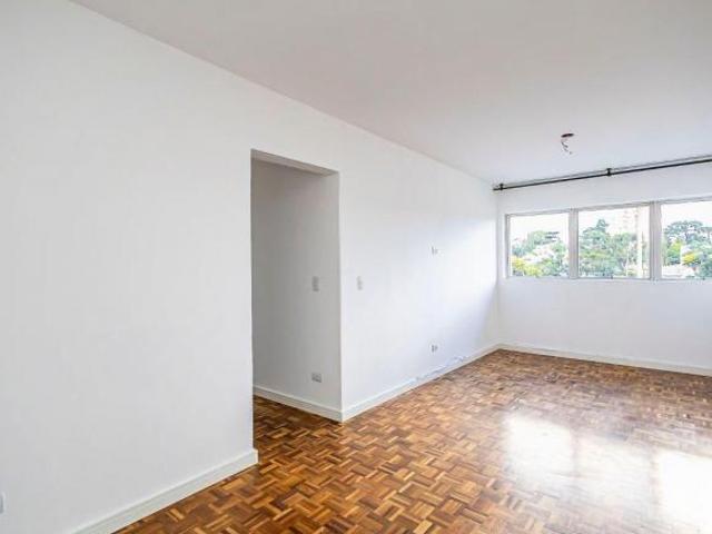 Apartamento com 2 dormitórios, localizado no Centro Civico Curitiba/PR