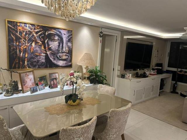 Apartamento com 2 dormitórios no bairro Cavalhada