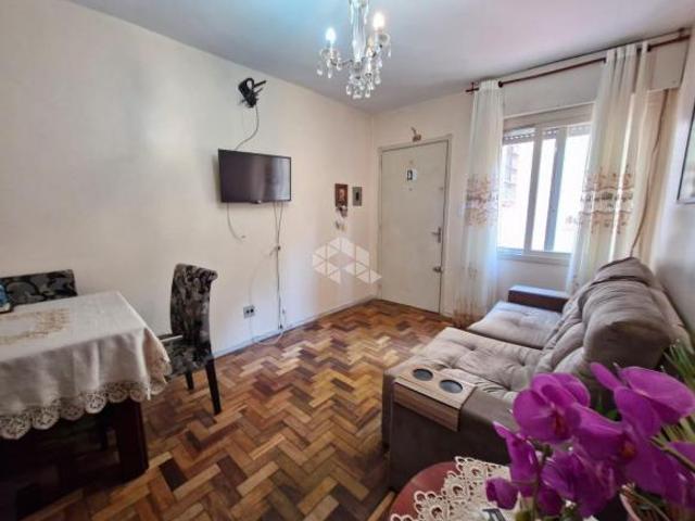 Apartamento com 2 dormitórios no bairro Humaitá em Porto Alegre
