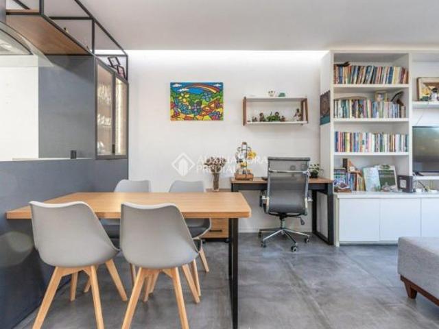 Apartamento com 2 dormitórios no bairro Vila Ipiranga em Porto Alegre