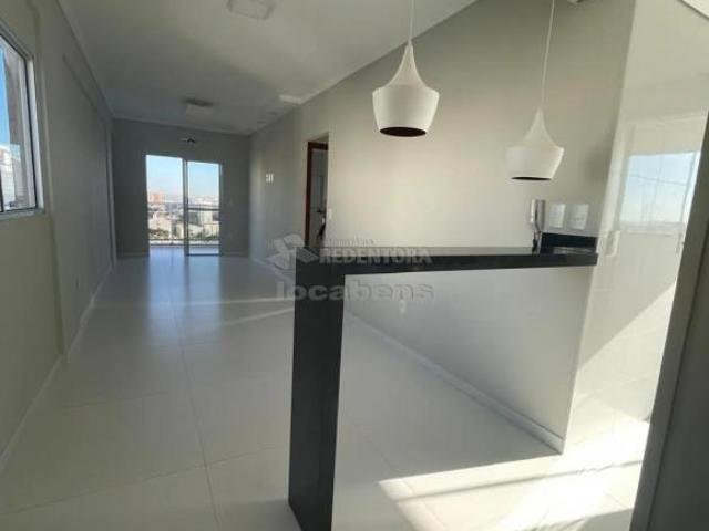 Apartamento com 2 dormitórios, nunca habitado no bairro Bom Jardim