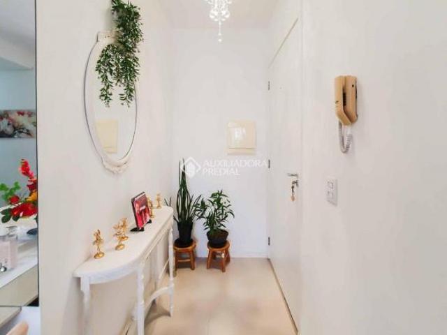 Auxiliadora Predial vende apartamento de 2 Dormitórios, sendo uma suite e vaga no Bairro Vila Nova