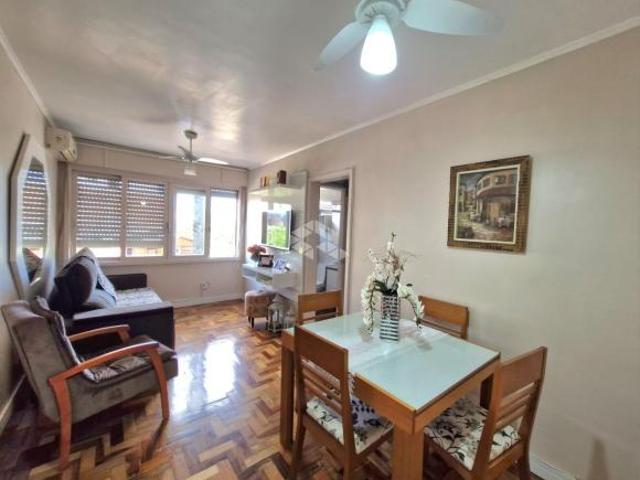 Apartamento com 2 dormitorios, reformado, 1 vaga de garagem no bairro Santa Maria Goretti, em Porto