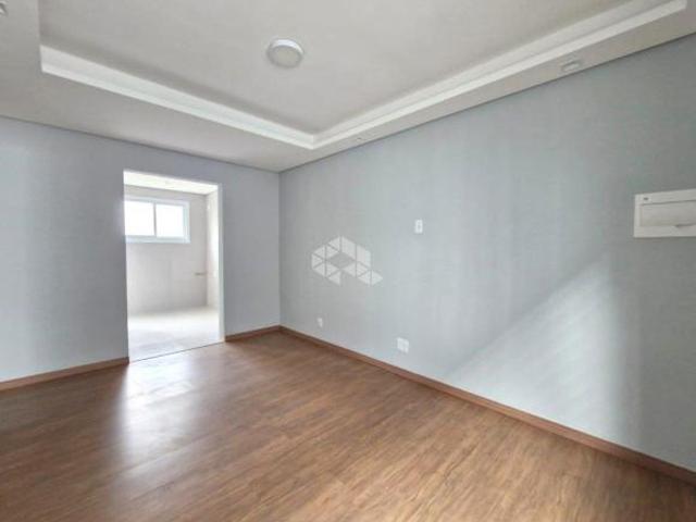 Apartamento com 2 dormitórios reformado e vaga de garagem coberta no bairro Humaitá em Porto Alegre!