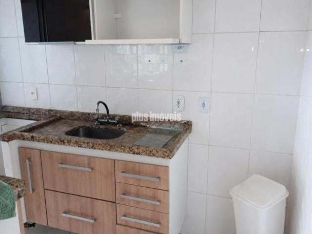 Apartamento com 2 Dormitórios, Sacada e Vista para a Piscina