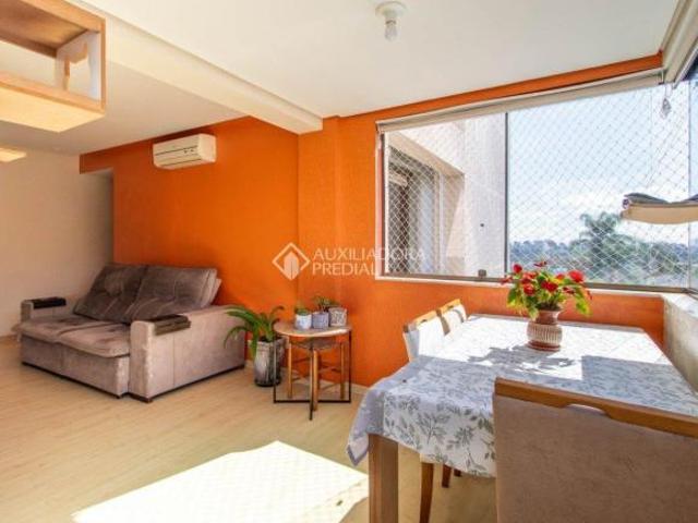 Apartamento com 2 dormitórios, sacada integrada e vaga coberta