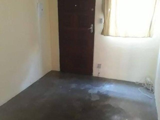 Apartamento com 2 dormitorios, sala, banheiro, cozinha, area de servico, sem vaga de garagem