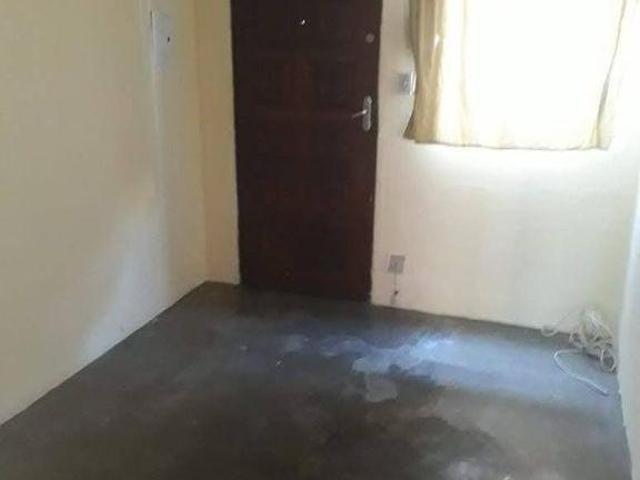 Apartamento com 2 dormitorios, sala, banheiro, cozinha, area de servico, sem vaga de garagem