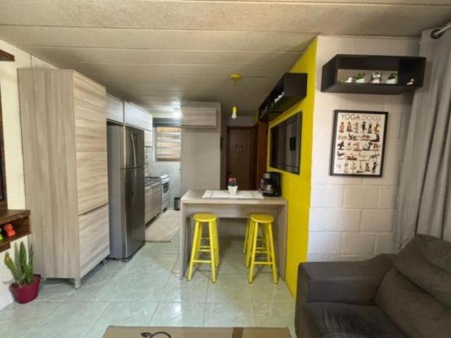 Apartamento com 2 dormitórios, salas estar e jantar integradas, cozinha. Vaga rotativa. Condomínio D