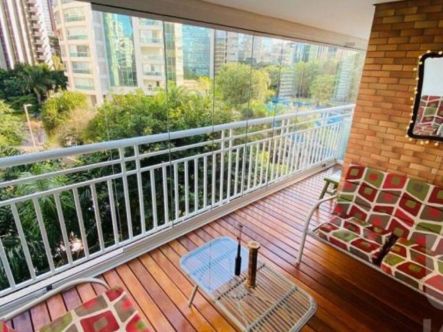 Apartamento com 2 dormitórios sendo 1 suíte, com vista livre, a uma quadra da Avenida Paulista