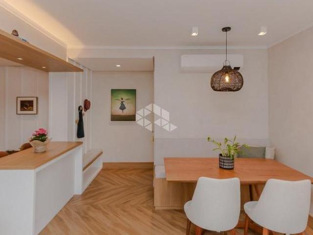 Apartamento com 2 dormitórios, sendo 1 suíte e 2 vagas no bairro Passo da Areia