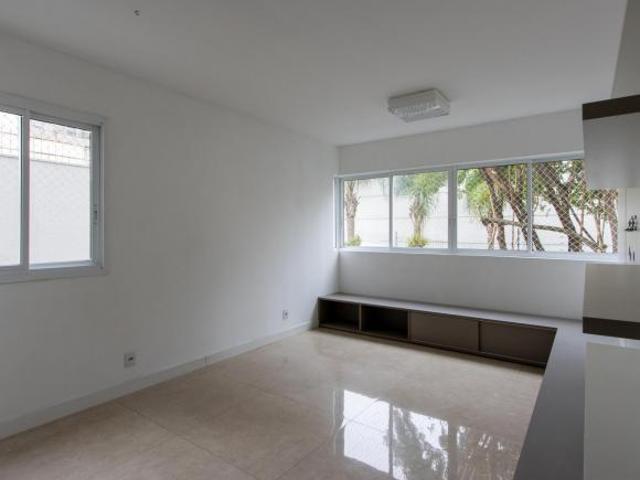 Apartamento com 2 dormitórios, sendo 1 suíte, e sala ampla com ambientes integra