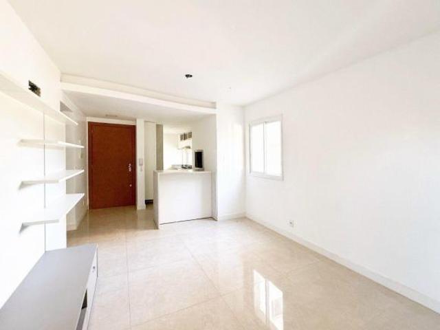 Apartamento com 2 dormitórios, sendo 1 suíte, e sala ampla com ambientes integra