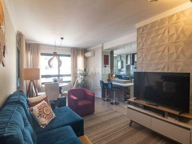 Apartamento com 2 dormitórios, sendo 1 suíte, para alugar no bairro Menino Deus. COD: 24234