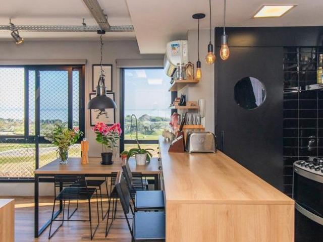 Apartamento com 2 dormitórios, sendo 1 suites e 2 vagas no bairro Cristal