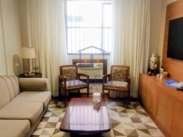 Apartamento com 2 dormitórios sendo uma suíte, de frente, vista lateral ao mar e garagem demarcada