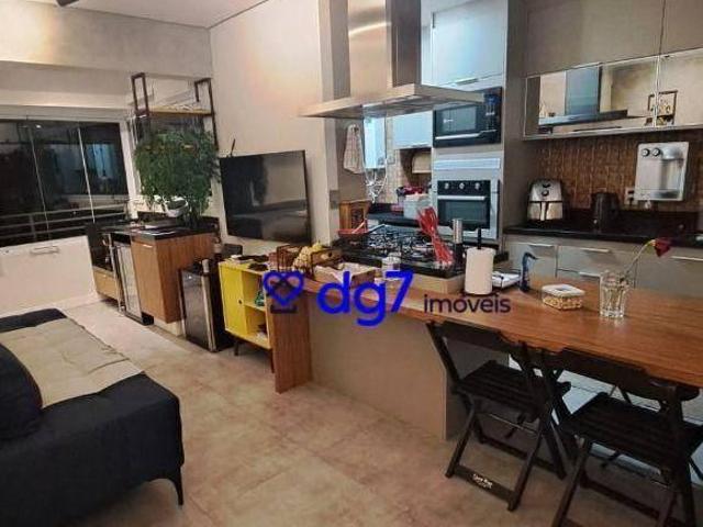 Apartamento com 2 dormitórios, suíte, rico em armários, no Butantã!