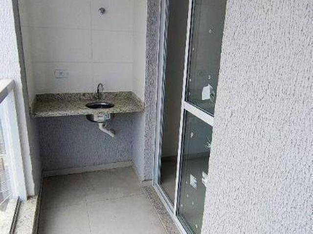 Apartamento com 2 dormitórios suíte sacada com pia e tomada para Grill. Baixo valor de condomínio