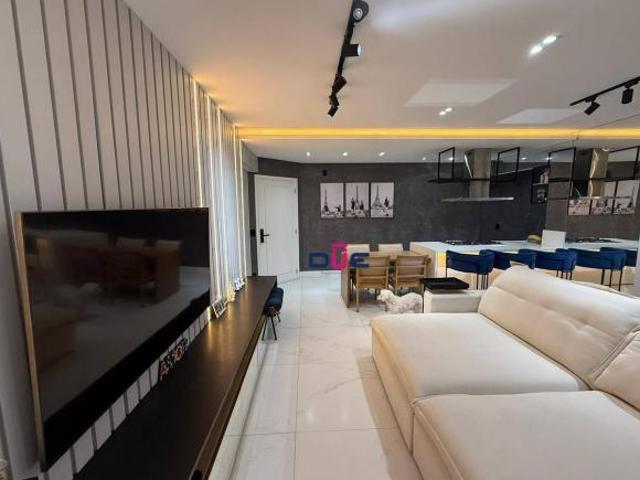 Apartamento com 2 dormitórios, suíte, sala ampliada e 1 vaga demarcada — Marapé, Santos/SP