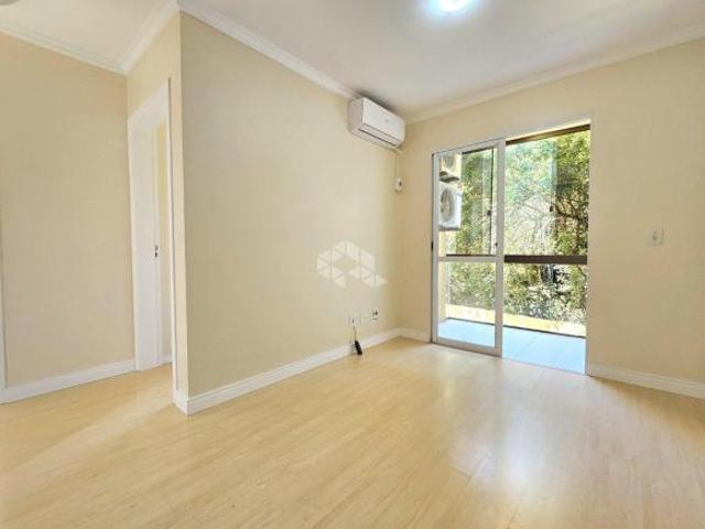 Apartamento com 2 Dormitórios/Quartos, living para 2 ambientes e uma sacada com churrasqueira, 1 va