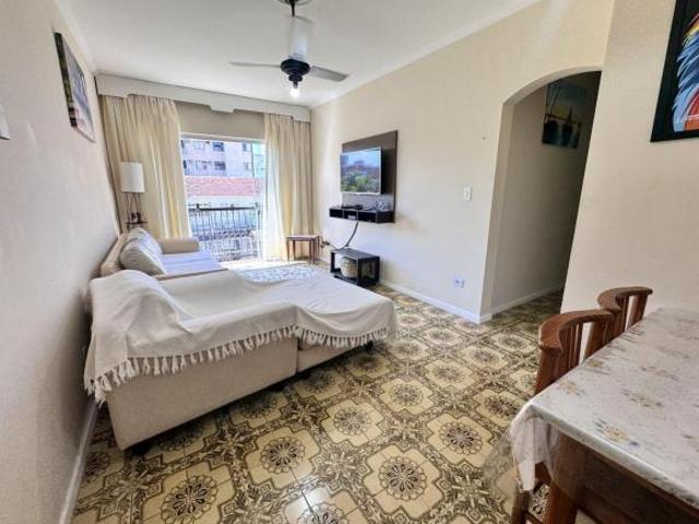 Apartamento com 2 quartos mobiliado a venda na praia da Enseada Guaruja