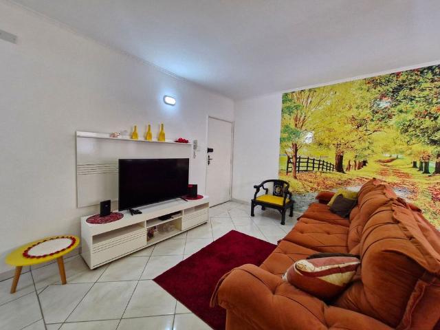 Apartamento com 2 quartos mobiliado para alugar em prédio frente mar no Gonzaga em Santos