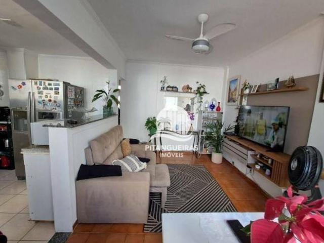 Apartamento com 2 quartos, na quadra da praia