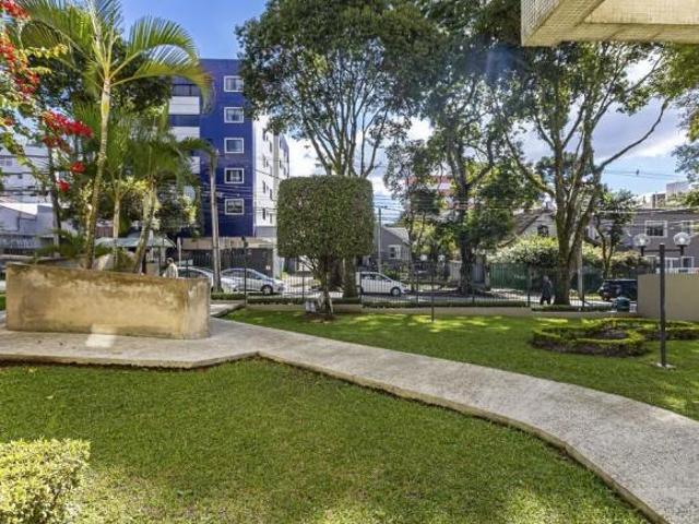Apartamento com 2 Quartos no Juvevê com Garagem e Elevador