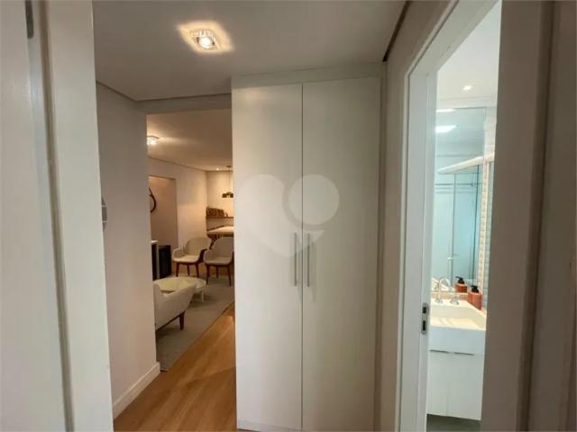Apartamento à venda com 2 quartos, sendo 1 suíte, no condomínio Las Ventanas, São Paulo SP