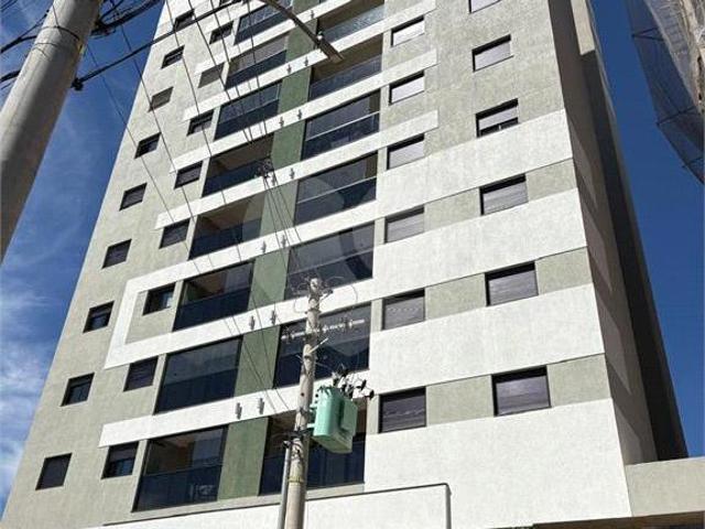 Apartamento à venda com 2 quartos, sendo 1 suíte, no condomínio Irineu Massari, São Carlos
