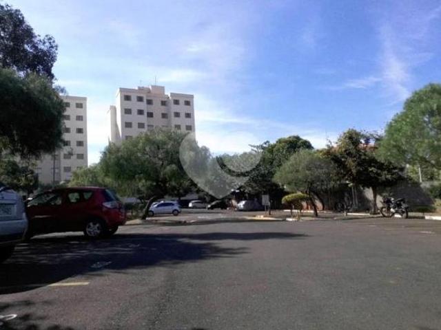 Apartamento à venda com 2 quartos no condomínio Residência Ana Paula, São Carlos