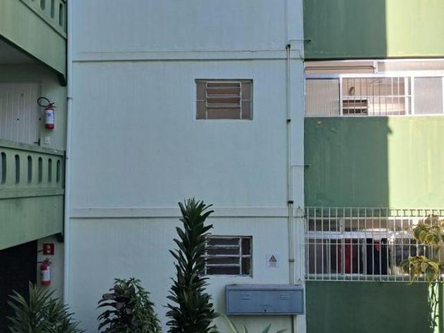 Apartamento com 2 quartos, ambientes bem iluminados, 1 vaga e ótima localização para investidor