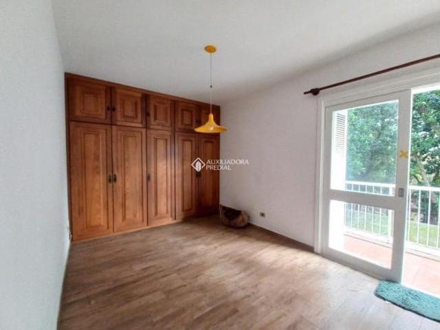 APARTAMENTO COM 2 QUARTOS, BEM LOCALIZADO, AO LADO DA SGNH!