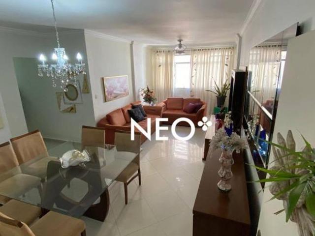 Apartamento com 2 Quartos com 3 reversivel, a meia quadra da praia