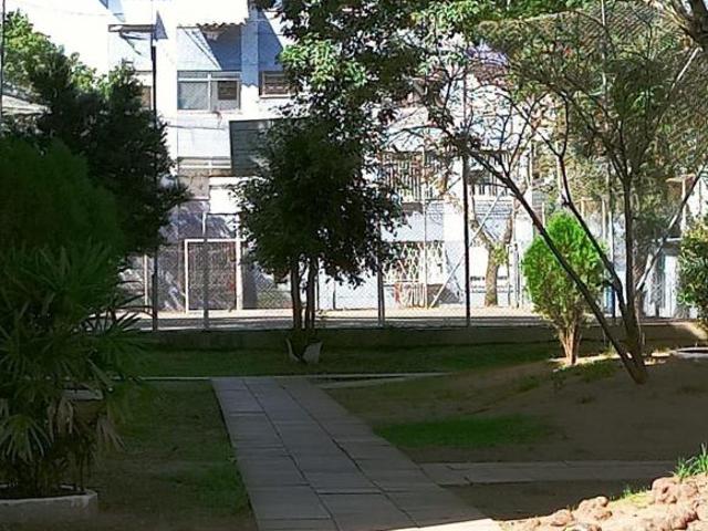 Apartamento com 2 Quartos,com box,no Bairro Humaitá