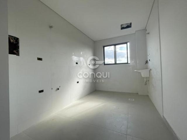 Apartamento com 2 quartos com sacada e churrasquei