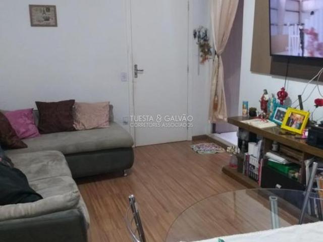 Apartamento com 2 Quartos com sacada fechada à